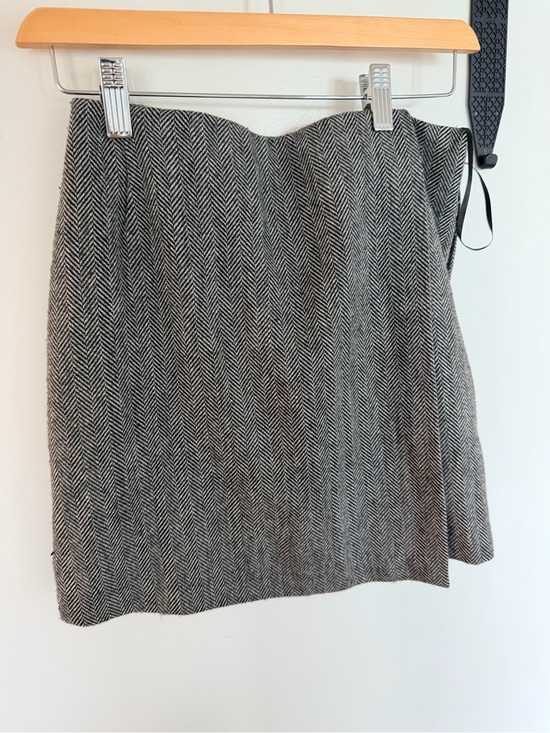 Uniqlo | Skirts | Uniqlo Black And White Herringbone Mini Skirt | Poshmark